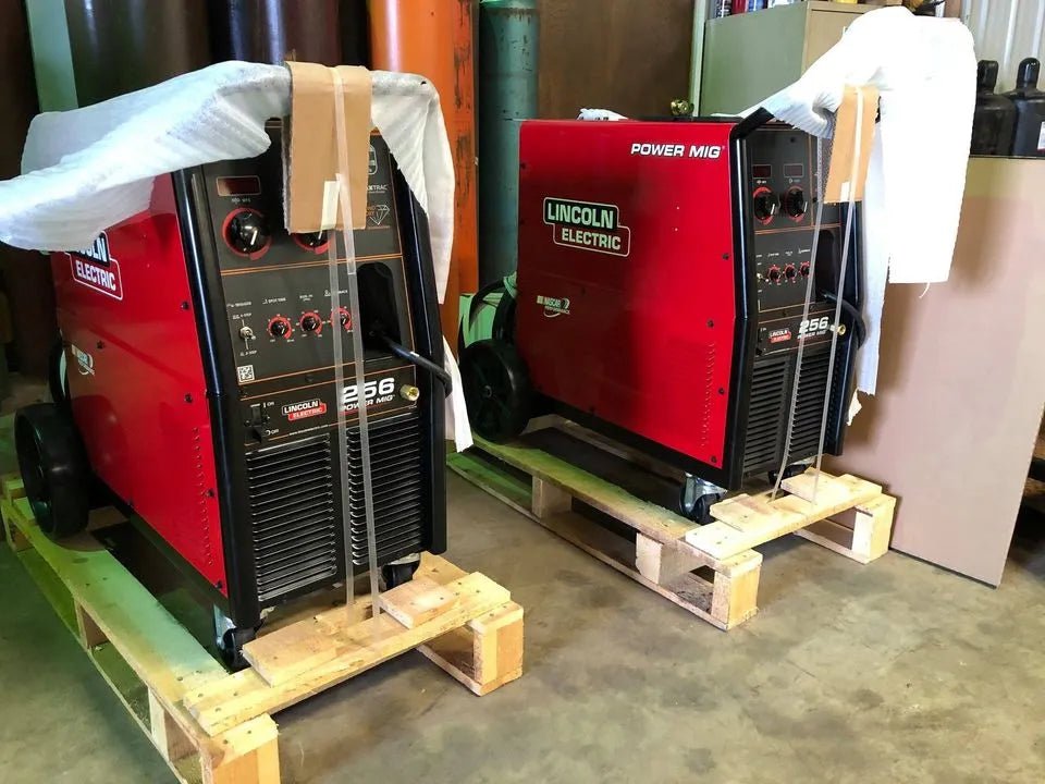 Lincoln Power MIG 256 MIG Factory Demo Welder - U3068-1